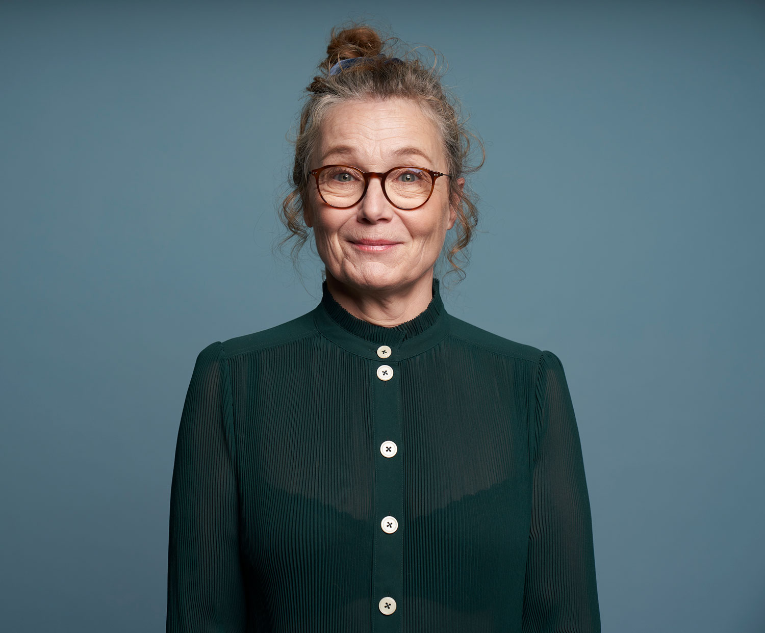 Hon skriver om pojkarna som lär sig för lite i grundskolan